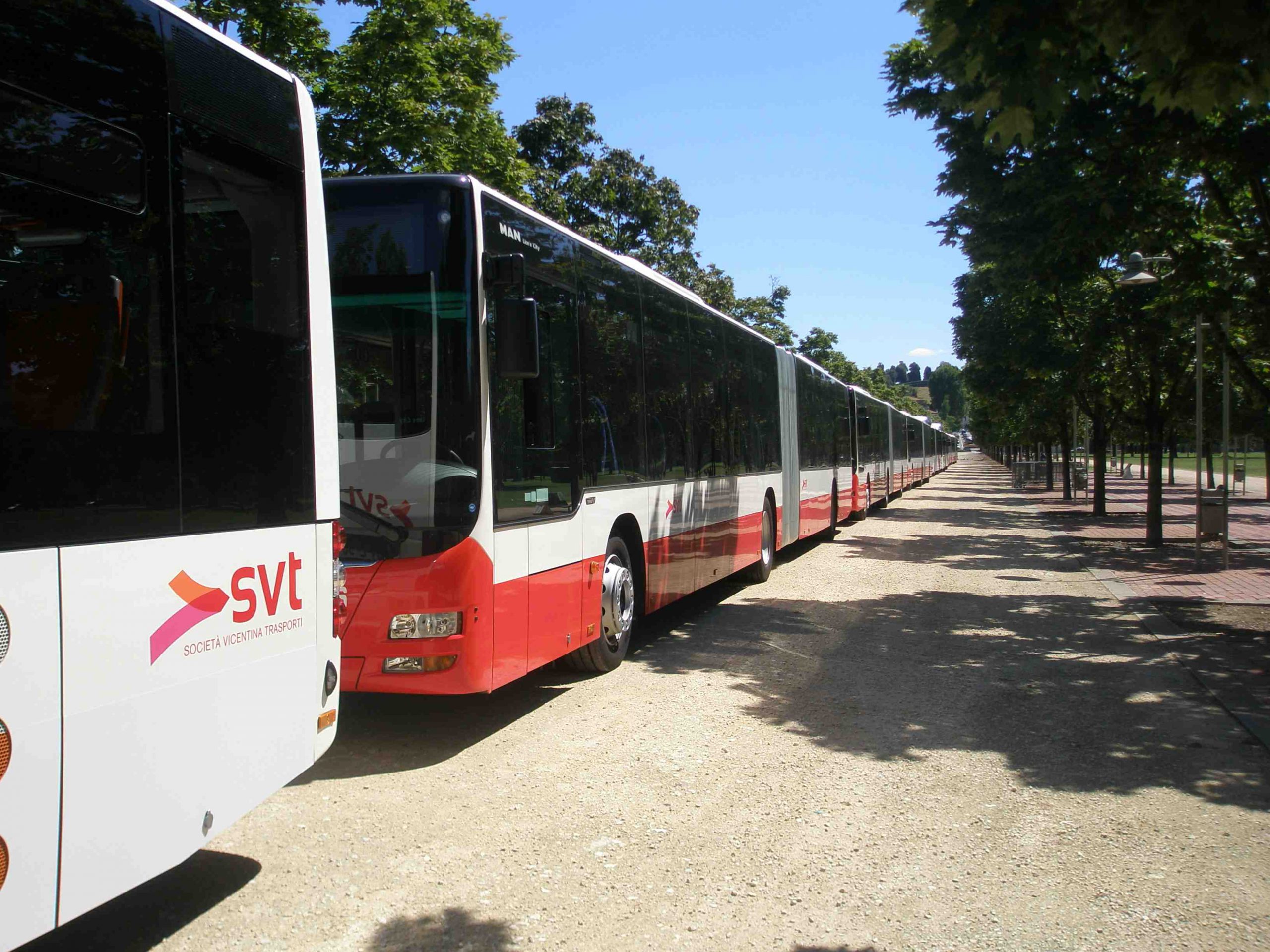 Vicenza, Svt inaugura i 12 nuovi articolati | AUTOBUS Web - La rivista ...