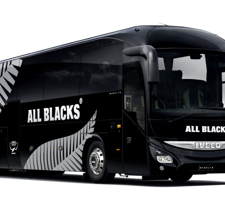 Iveco, il Magelys degli All Blacks all'asta per l'Unicef | AUTOBUS Web ...
