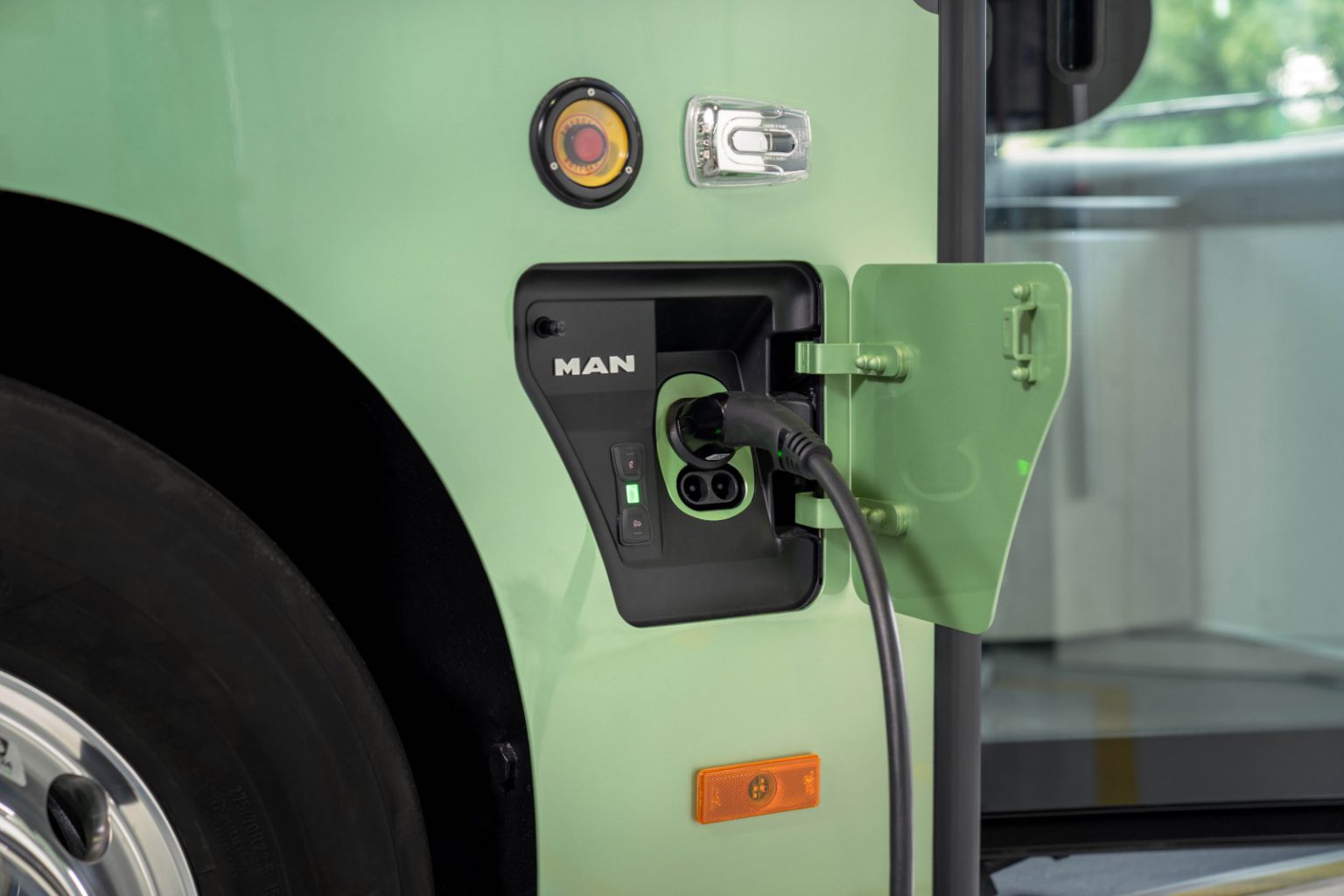 Man in cammino per l'autobus elettrico: presentazione nel 2018 ...