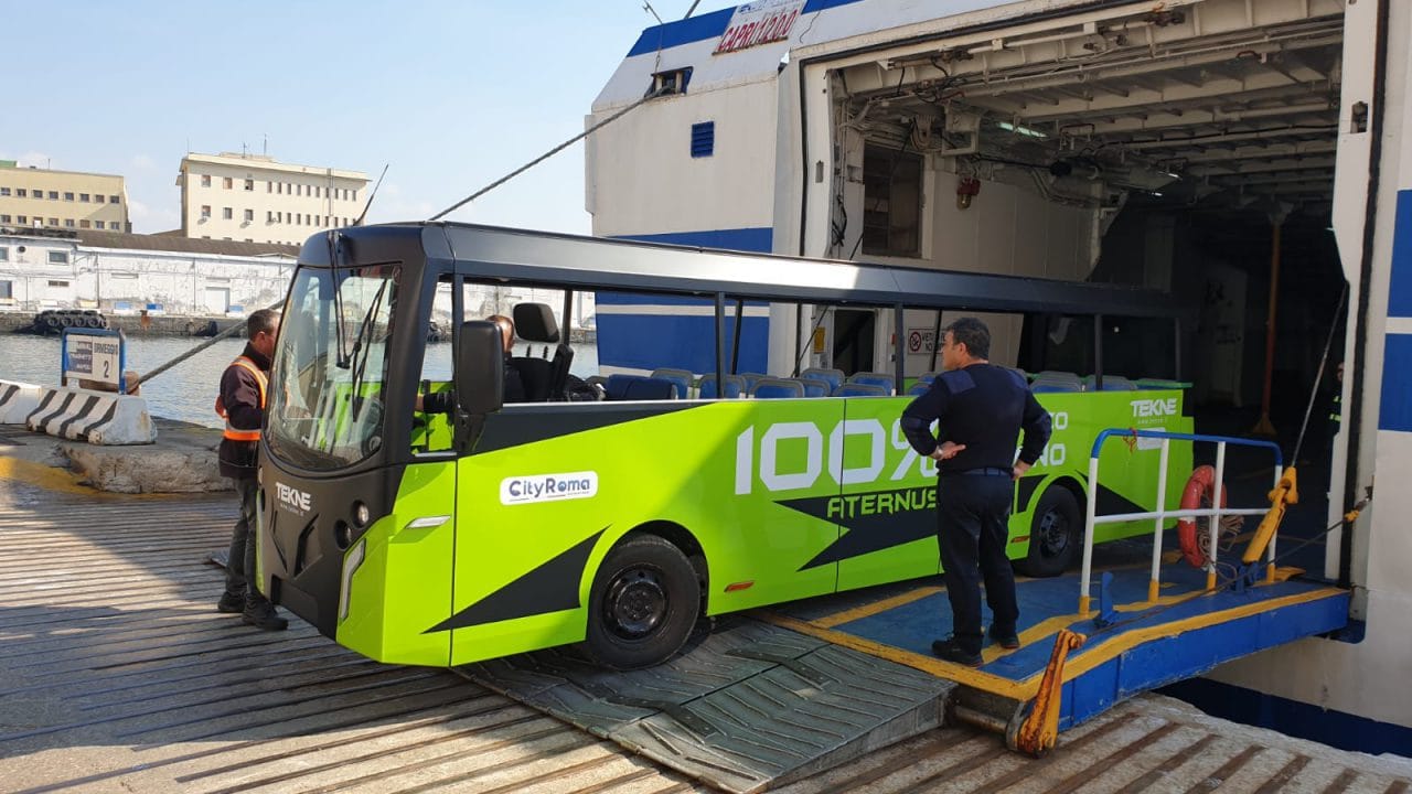 Il Tekne Aternus in prova a Capri. Studio di fattibilità per l'elettrico sull'isola | AUTOBUS ...