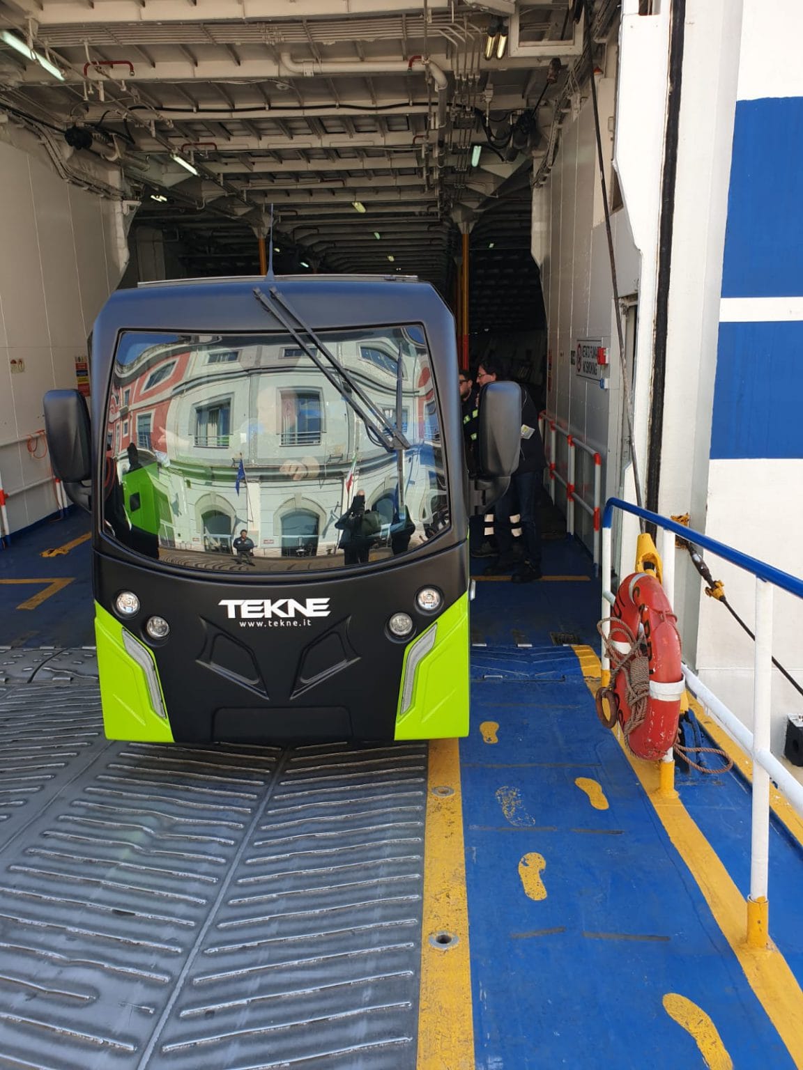 Il Tekne Aternus in prova a Capri. Studio di fattibilità per l'elettrico sull'isola | AUTOBUS ...