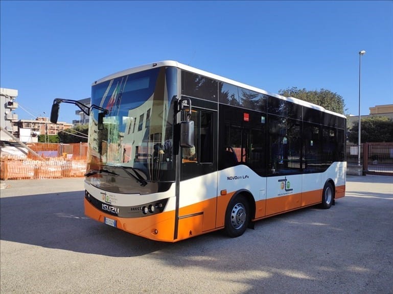 Due autobus Isuzu per Molfetta. Prosegue il rinnovo della flotta Mtm ...