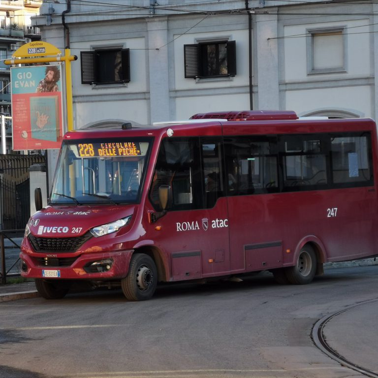 Atac, i 30 nuovi bus corti per migliorare il tpl di Roma
