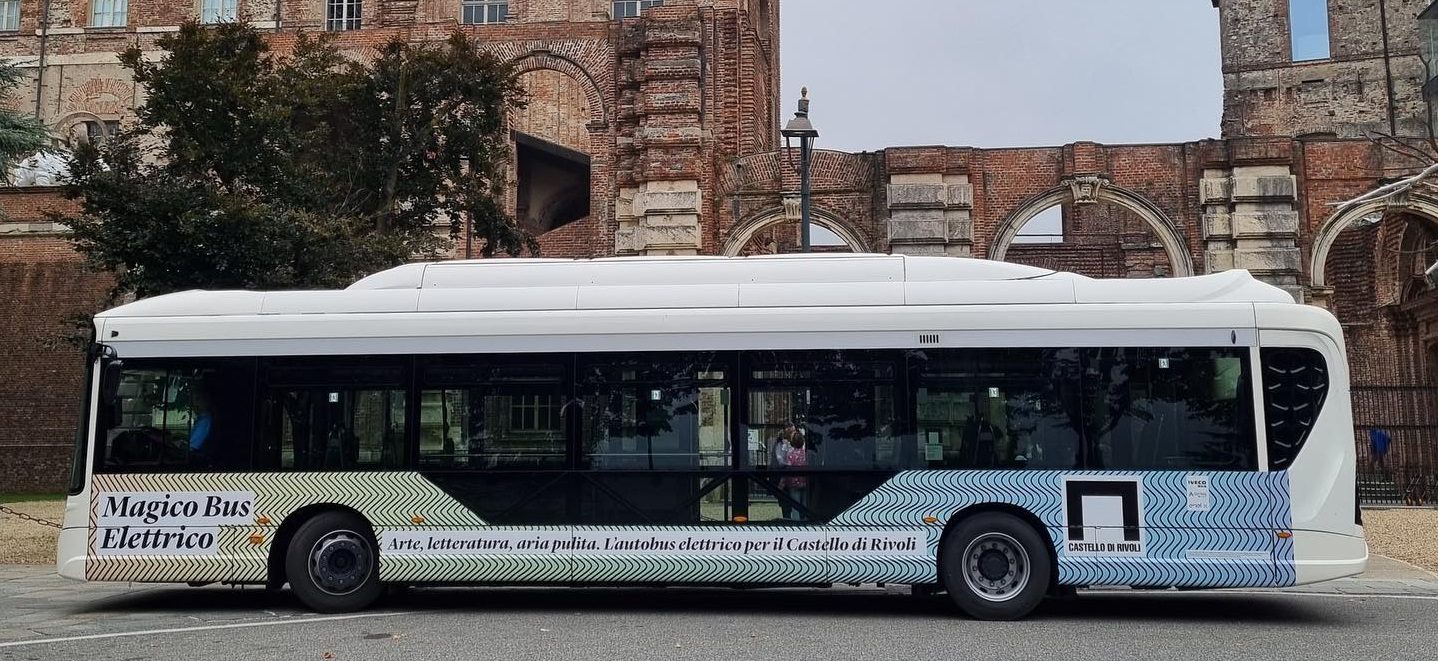 Quando la cultura viaggia su un magico bus elettrico