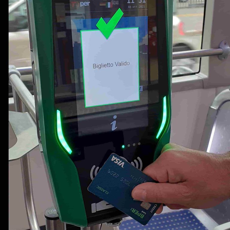 A Bologna il biglietto dell'autobus diventa contactless