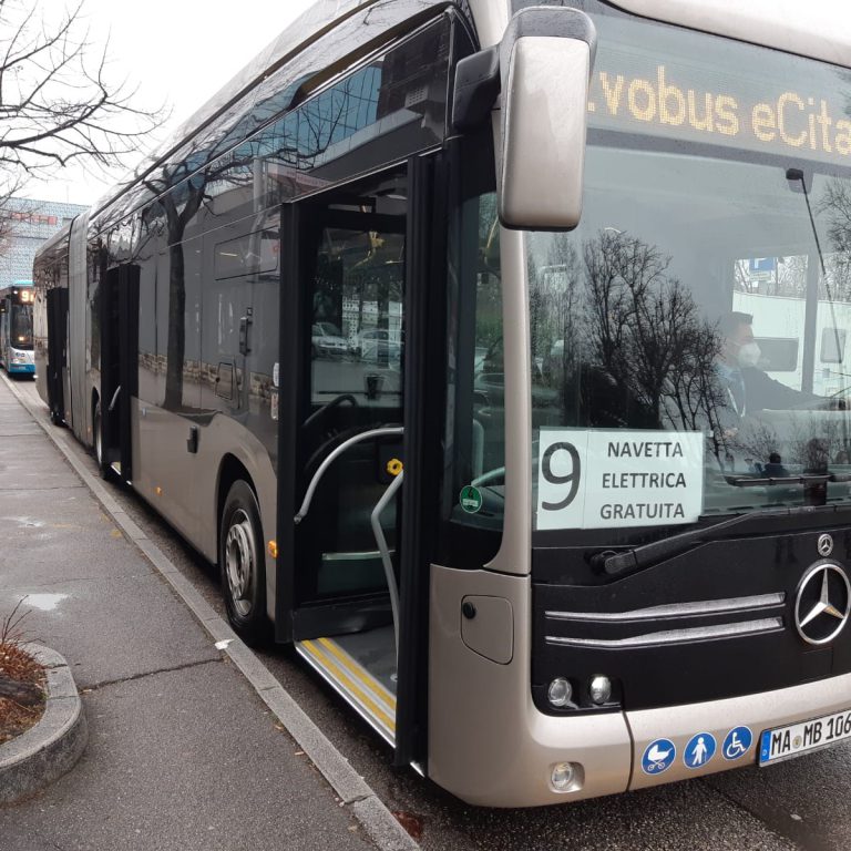 Mobilità sostenibile a Trieste: al via il test di un eCitaro da 18 metri