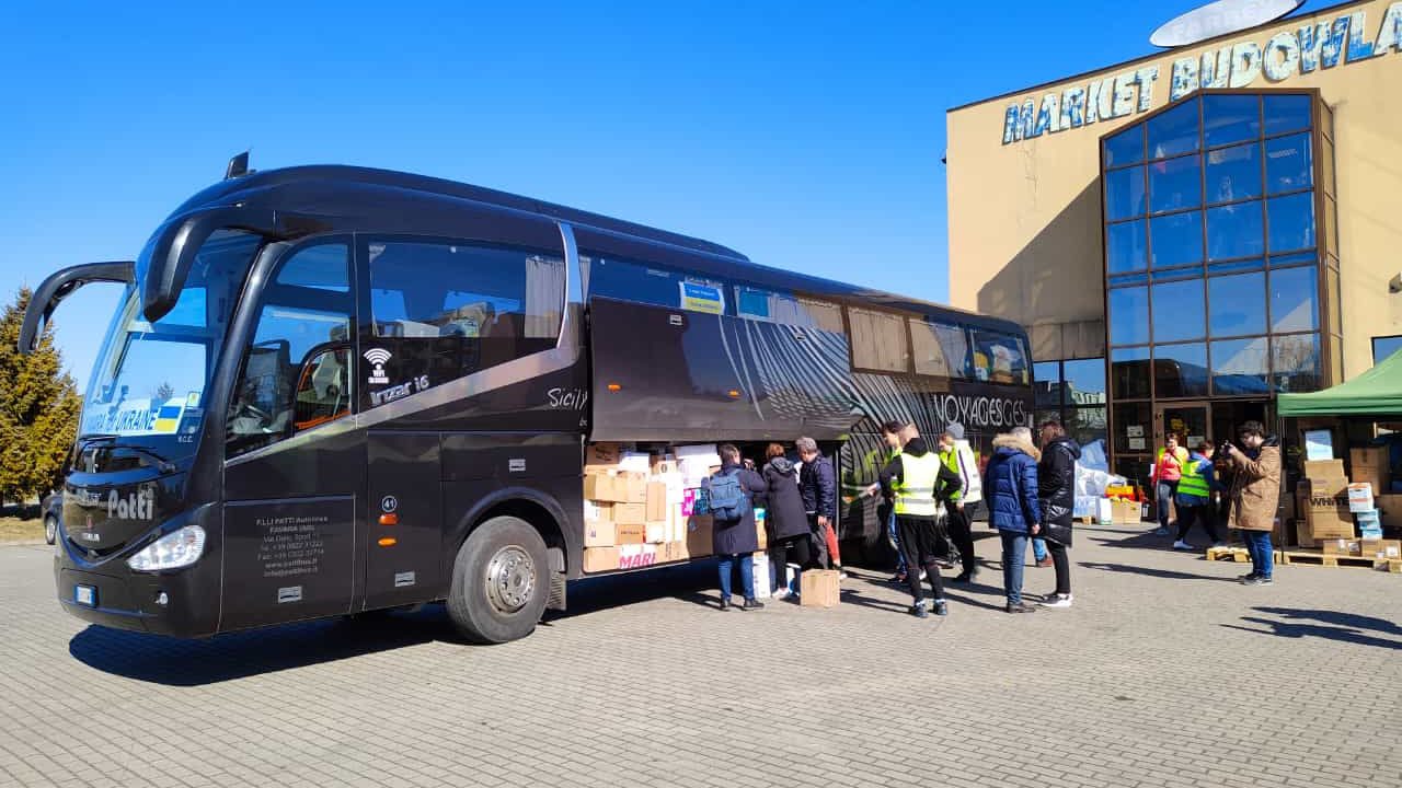 Bus di Carla, il viaggio al confine ucraino per salvare i profughi ...