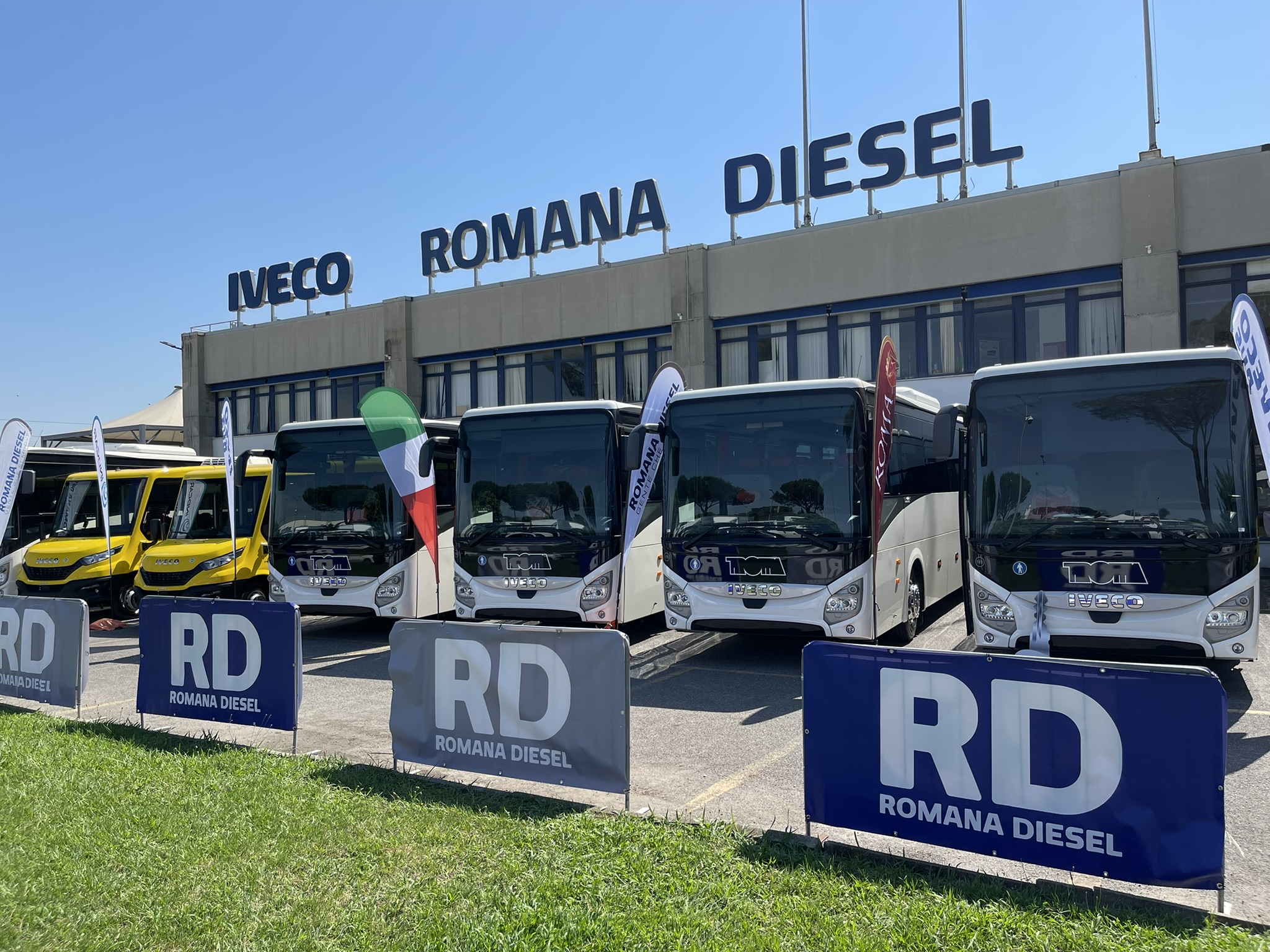 Trotta Bus: Romana Diesel consegna Evadys e Indcar Mobi | AUTOBUS Web ...