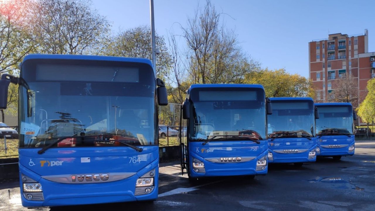 Tper dà il benvenuto a 9 Iveco Crossway per il bacino bolognese