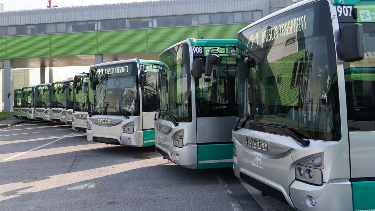 Iveco Bus consegna 30 Urbanway Cng a Brescia Trasporti