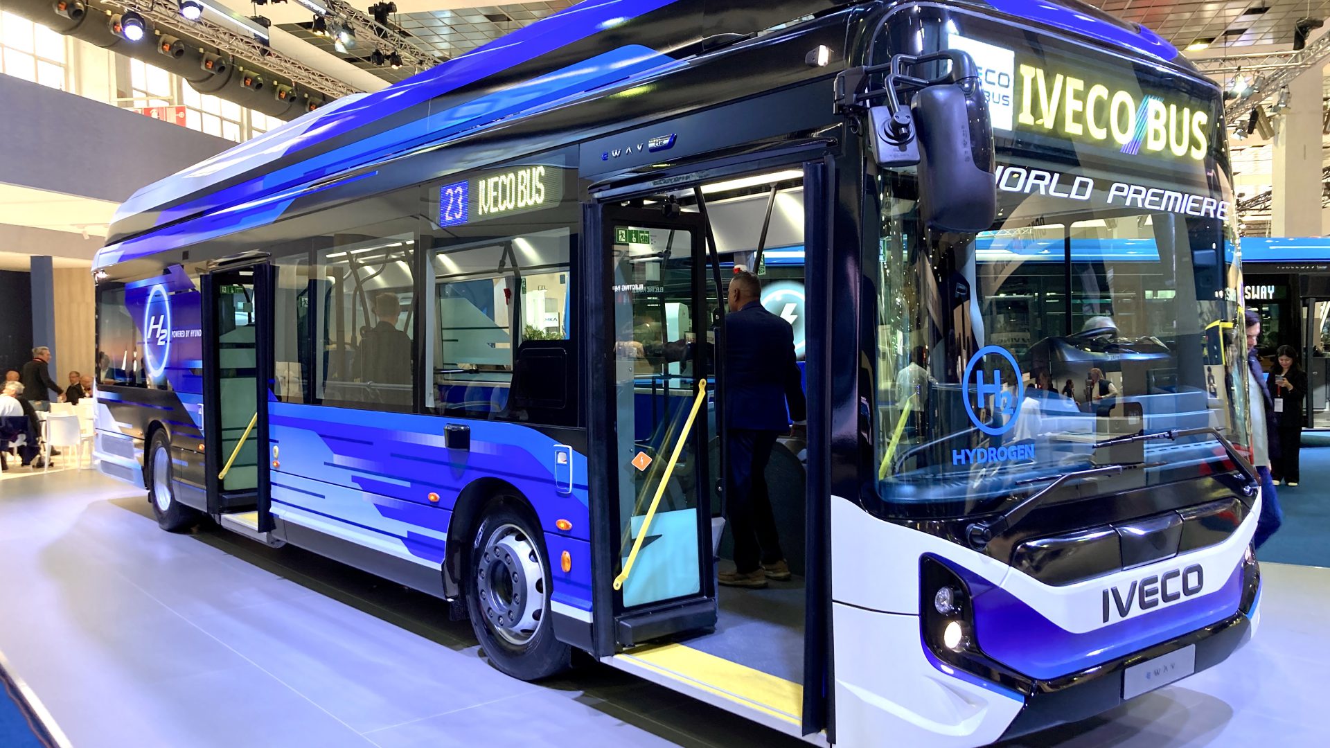 Busworld 2023, Iveco Bus lancia l'E-Way a idrogeno con Hyundai