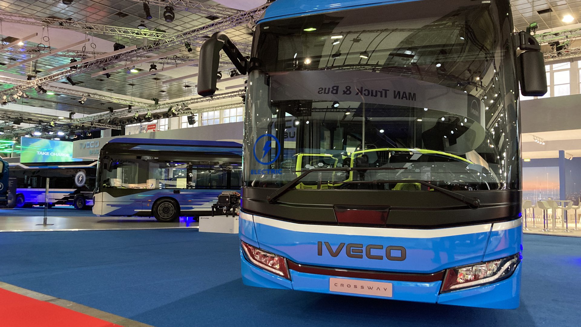 Tutti gli e-bus di Iveco a Busworld sono equipaggiati con la nuova ...