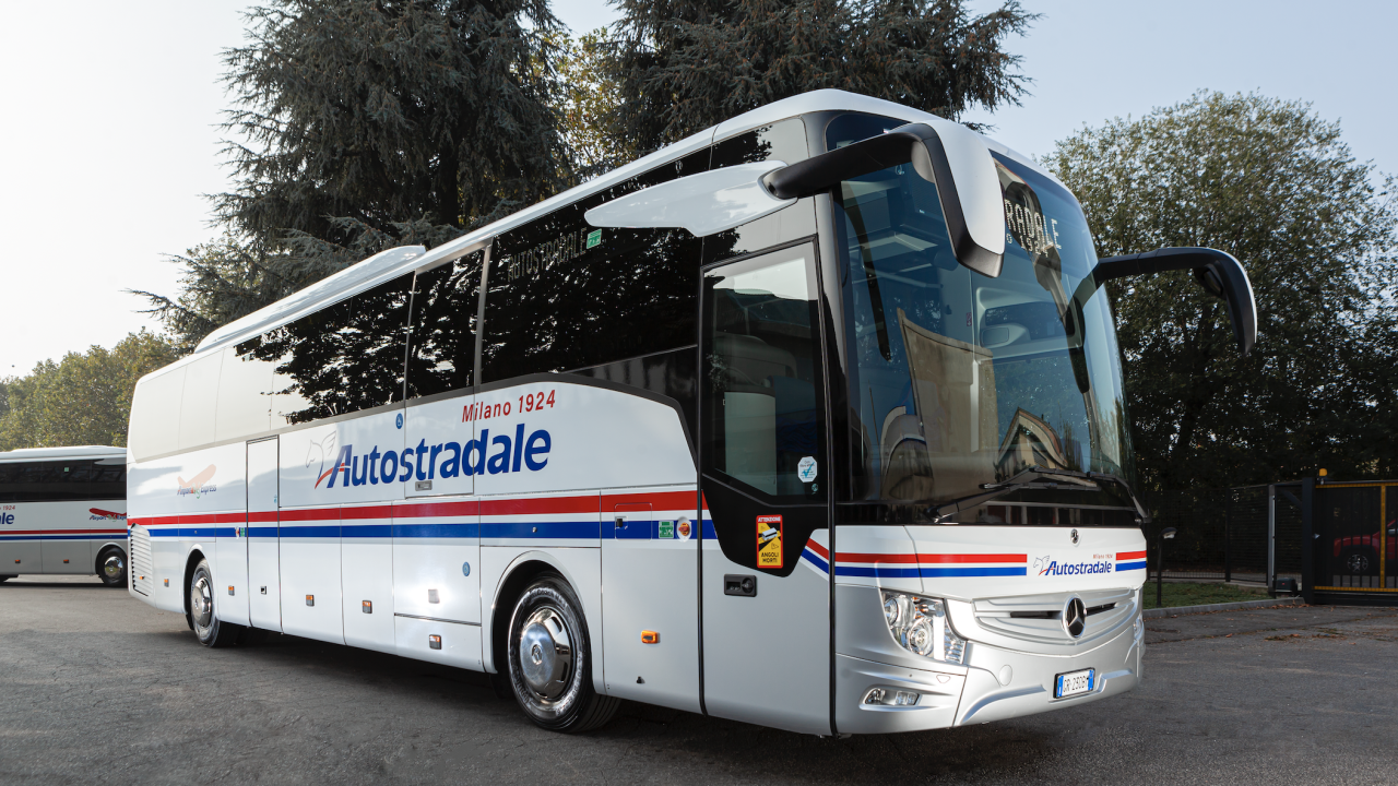 Trenta Mercedes-Benz Tourismo per Autostradale e Stie