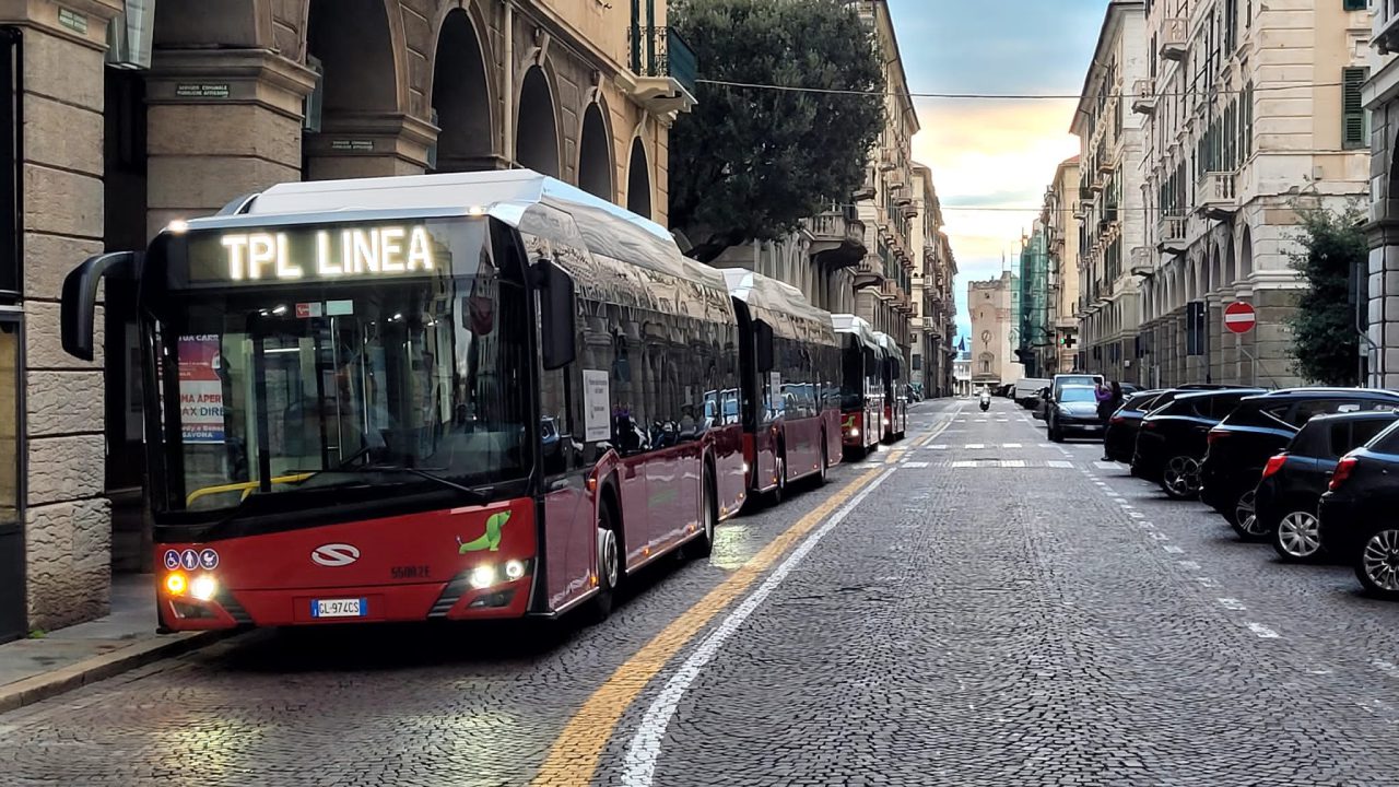 Tpl Linea, presentati 14 nuovi e-bus: 9 Solaris e 5 Yutong