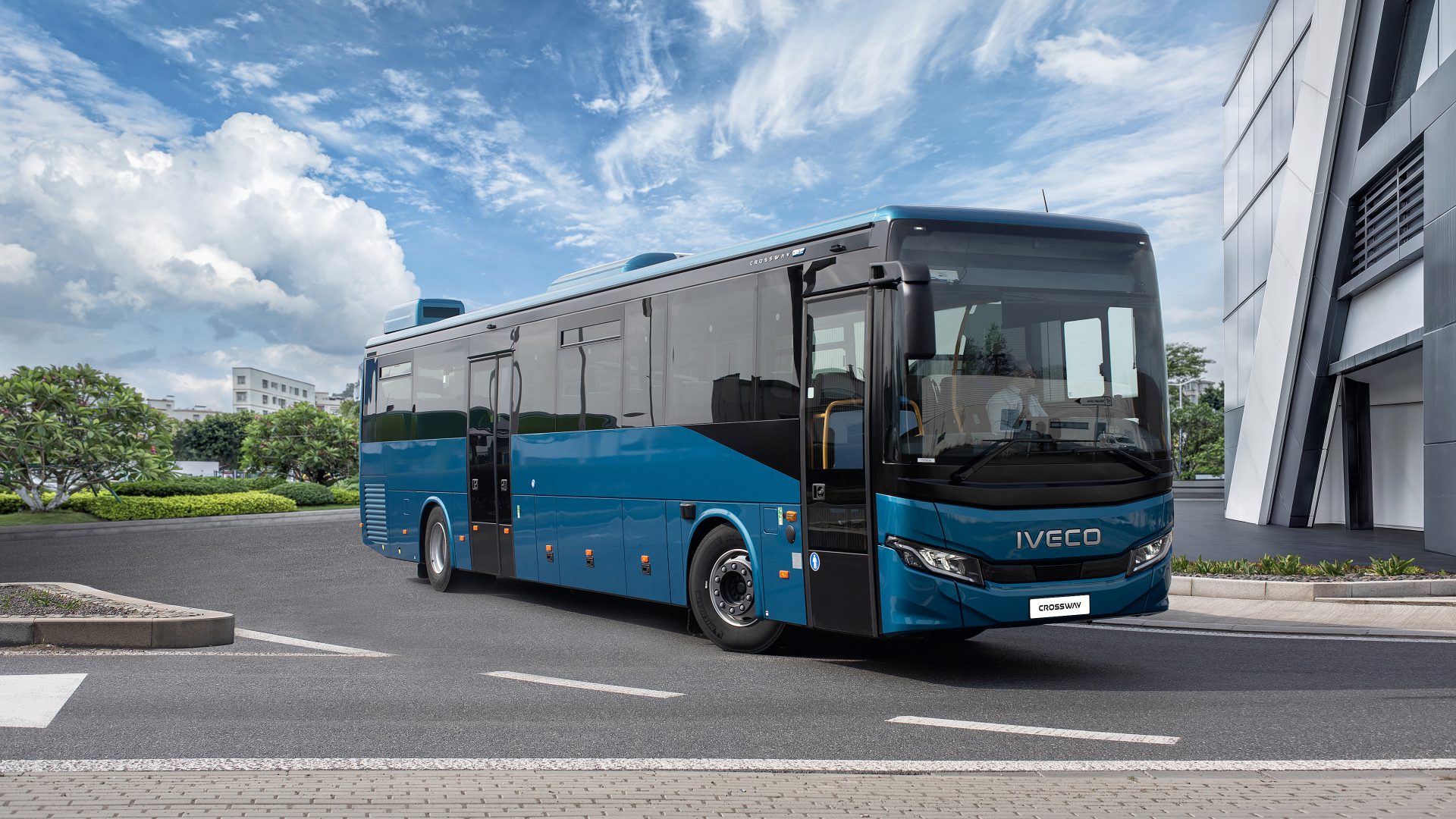 Iveco Bus lancia il Crossway Mild Hybrid a pianale alto con modulo Voith