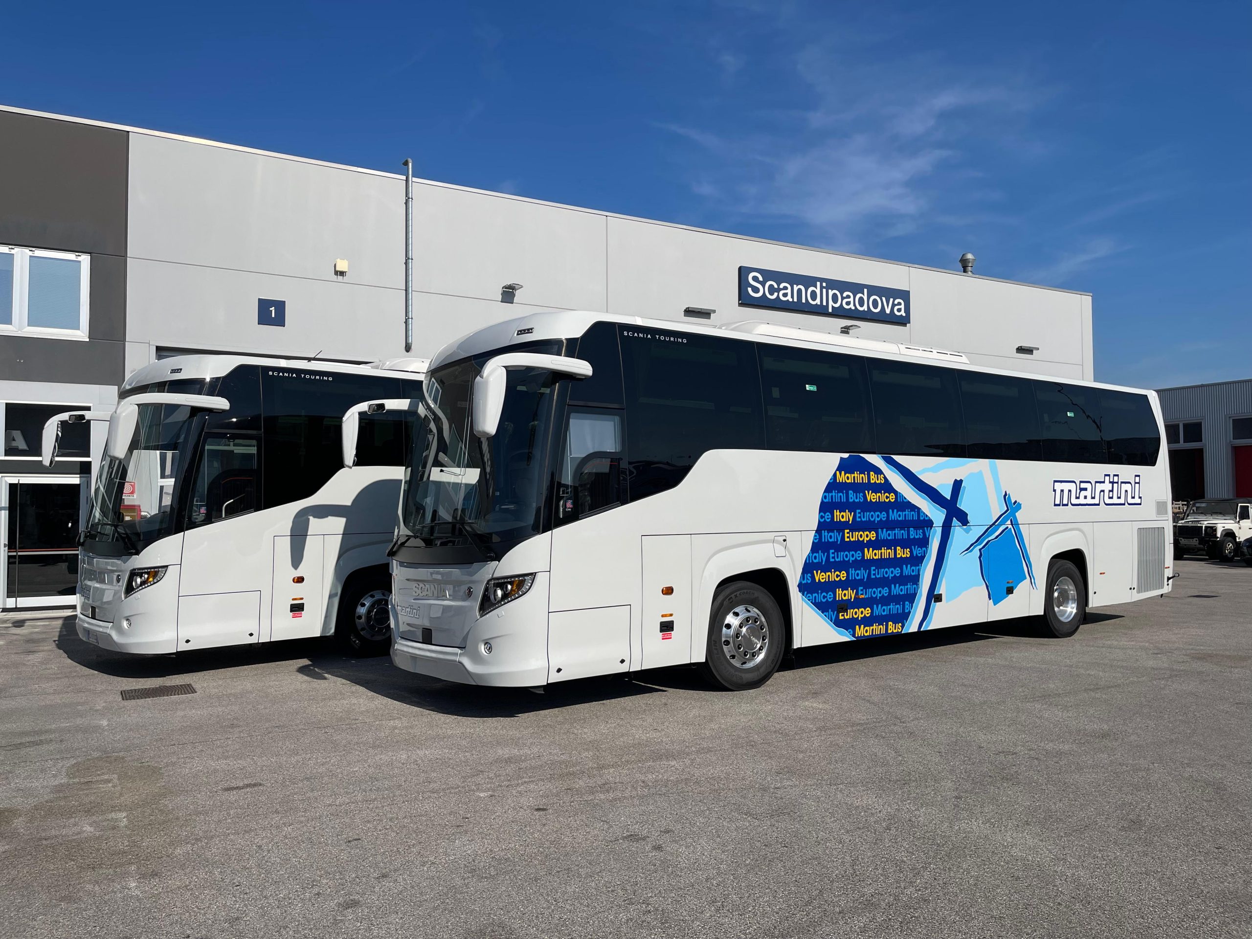 Due Scania Touring da 12 metri a due assi per Martini Bus