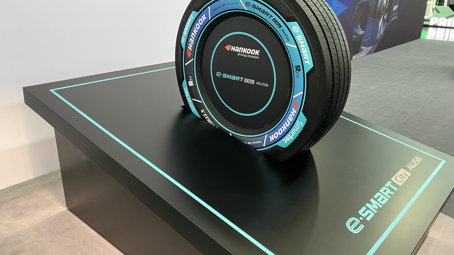 Hankook lancia e-Smart City AU56, lo pneumatico per gli e-bus