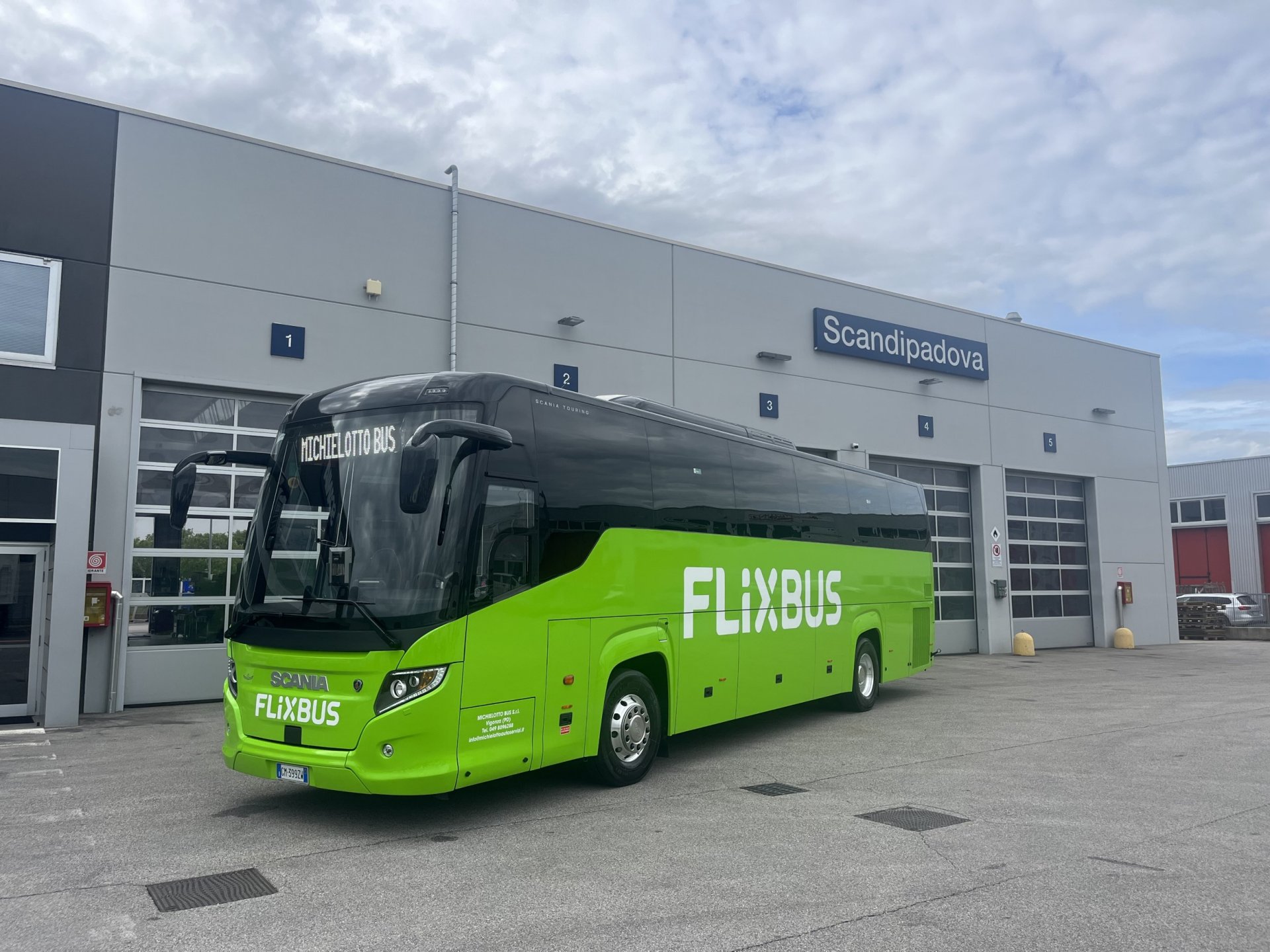 Il primo Scania Touring di Michielotto Bus per FlixBus | AUTOBUS Web ...