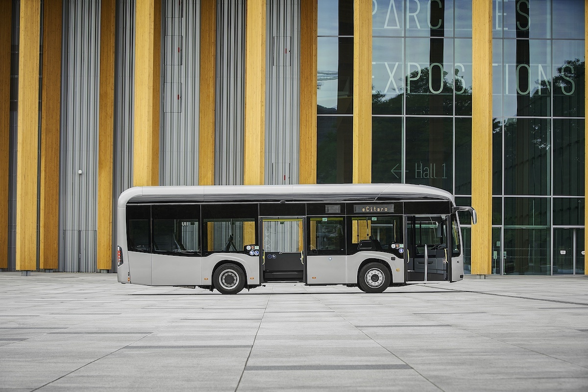 Mercedes-Benz eCitaro K da 10,6 metri, la novità di Daimler Buses