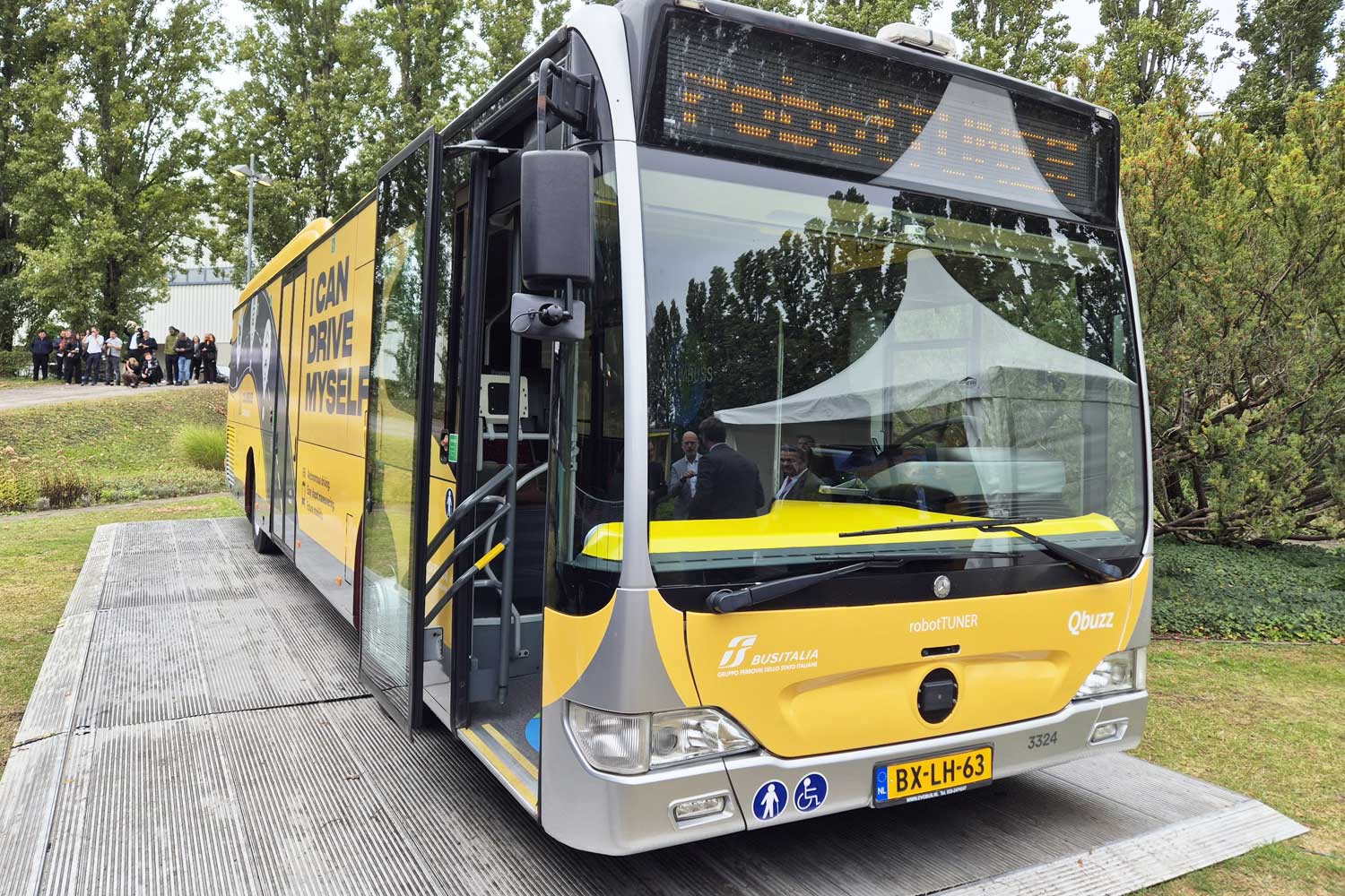 BusItalia e Qbuzz hanno presentato un autobus a guida autonoma