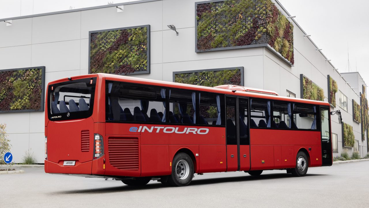 Daimler Buses svela il Mercedes Benz Intouro elettrico