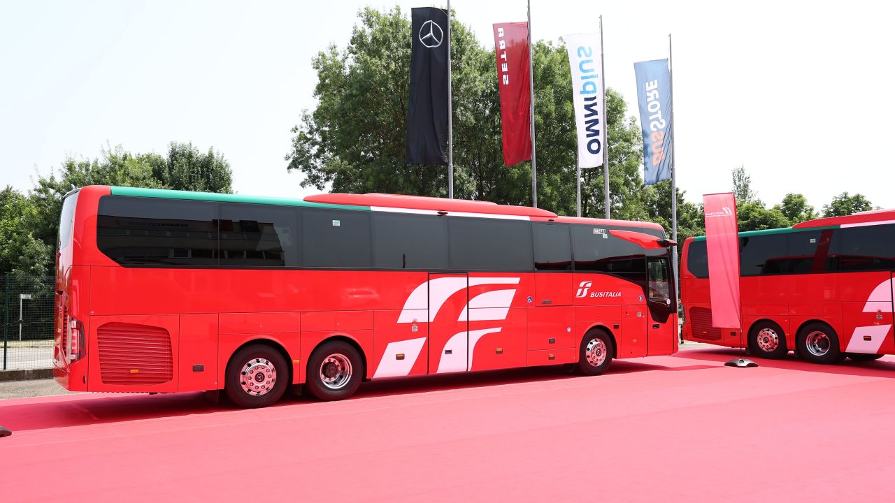 Busitalia, 111 autobus turistici Mercedes e Setra