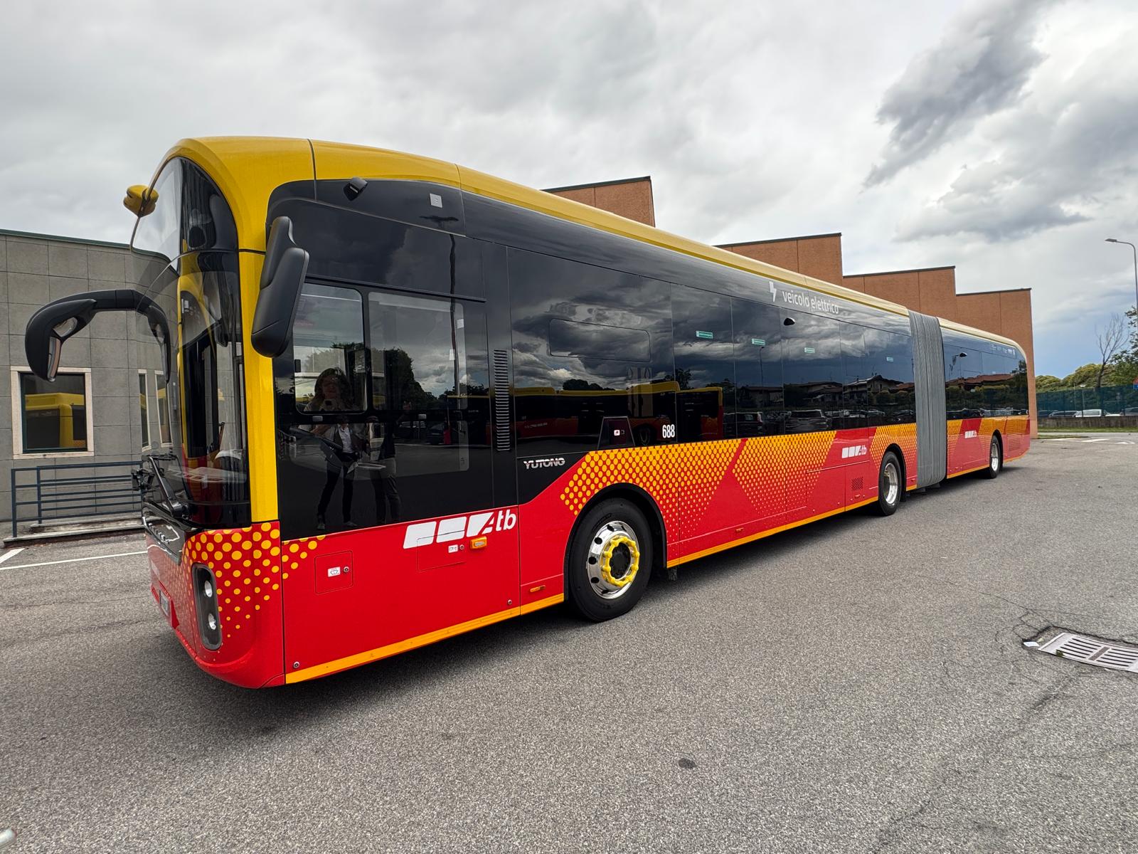 Nuove consegne elettriche di Yutong per ATB Bergamo