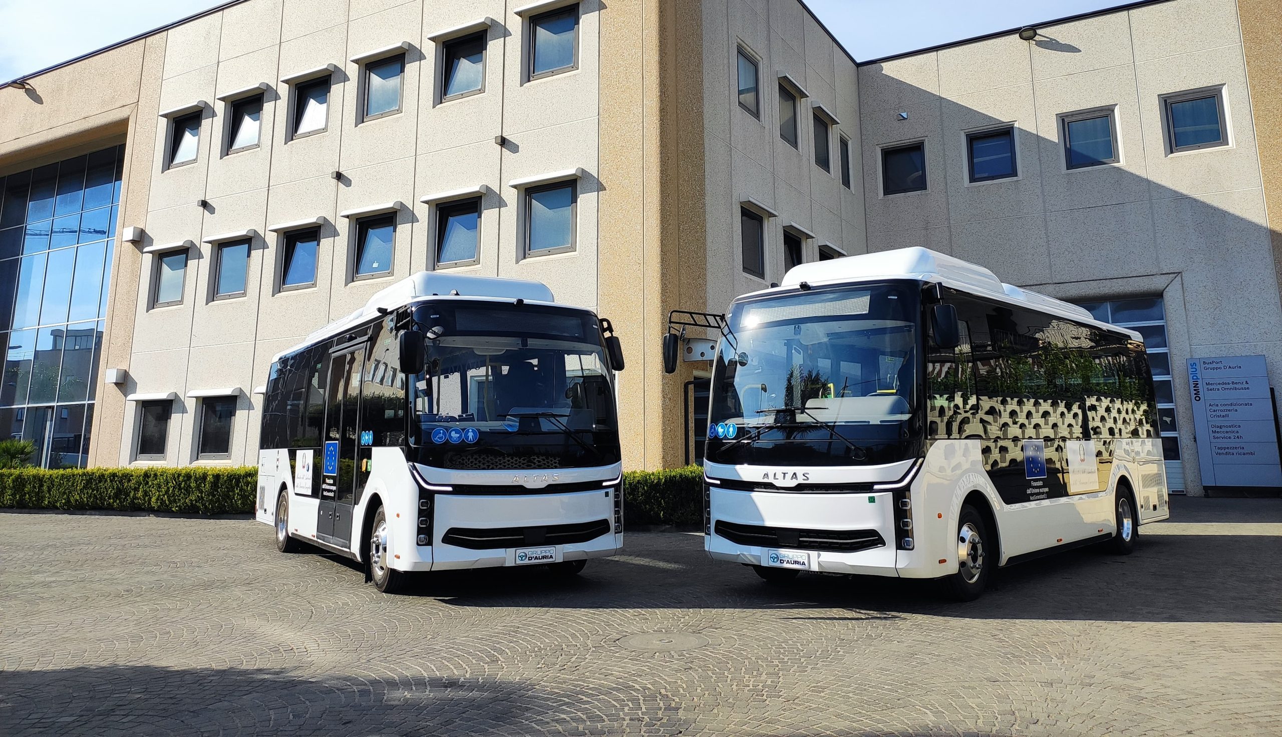 D'Auria, consegnati due e-bus Altas a Pantelleria